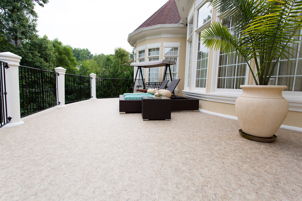 Sundeck Overlooking the Pool - Contemporary - Deck - Atlanta - by ...