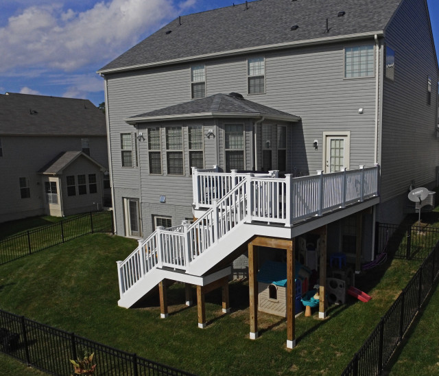 TimberTech Silver Maple Deck and Stairs in Frederick MD - Terrasse en ...
