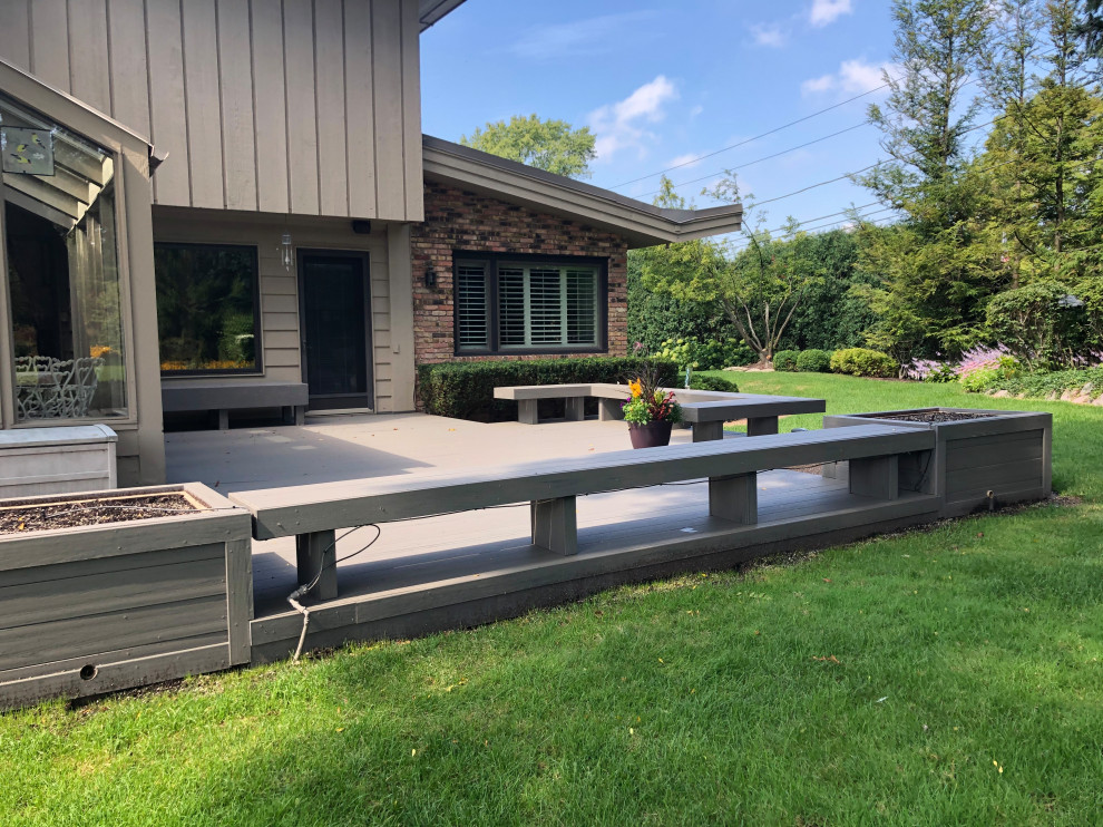 TimberTech Silver Maple Deck with Bench in Park Ridge, IL - Deck ...