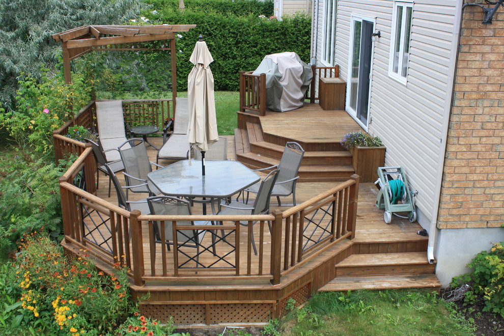 Traditional Deck - Traditional - Deck - Montreal | Houzz