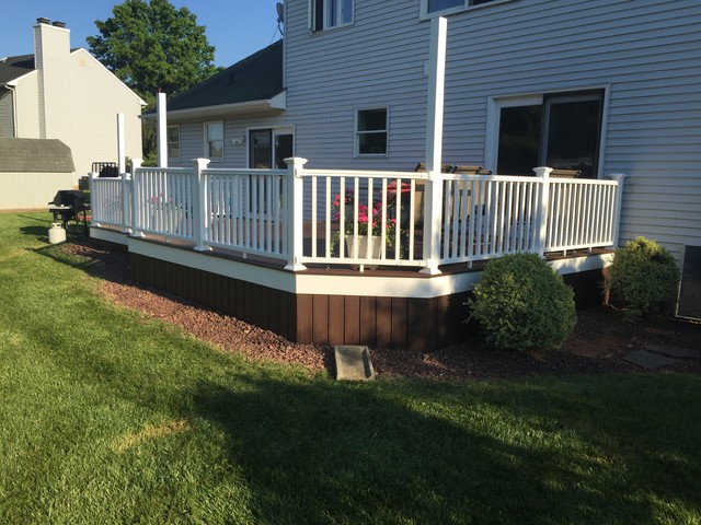 Trex Transcend decking, Picture frame, white trim, vinyl railings ...