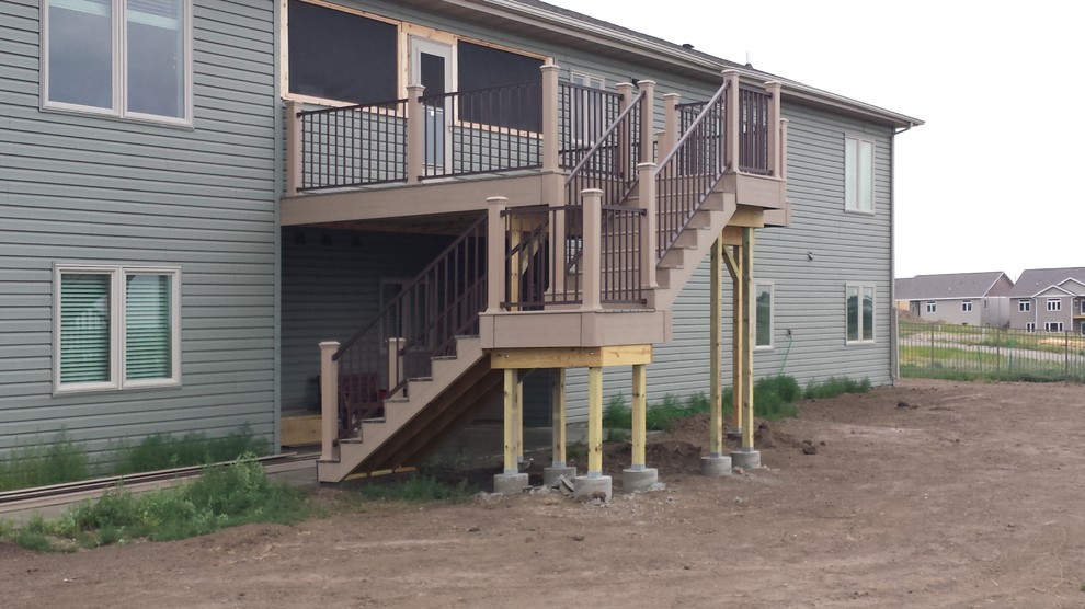 Trex Transcend Rope Swing Deck with Trex Reveal Bronze Rail - Modern ...