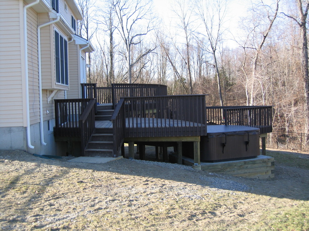 Unbelievable multi-level Trex deck looks like a leaf - Asiatique ...