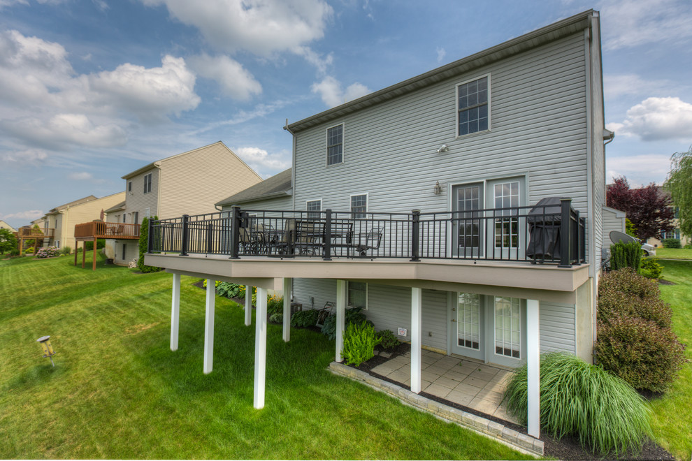 Vinyl deck with custom aluminum railing - Traditional - Deck ...