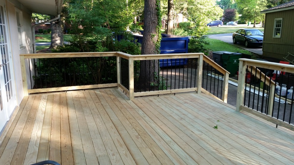 Wooden Deck & Laundry Room - Deck - Charlotte - by T.i. Charlotte | Houzz