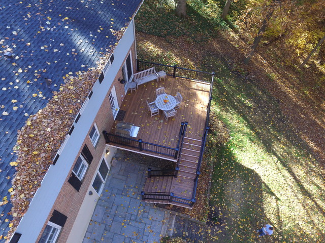 Zuri Deck (Walnut) With Timbertech Radiance Rail - Estilo Craftsman ...