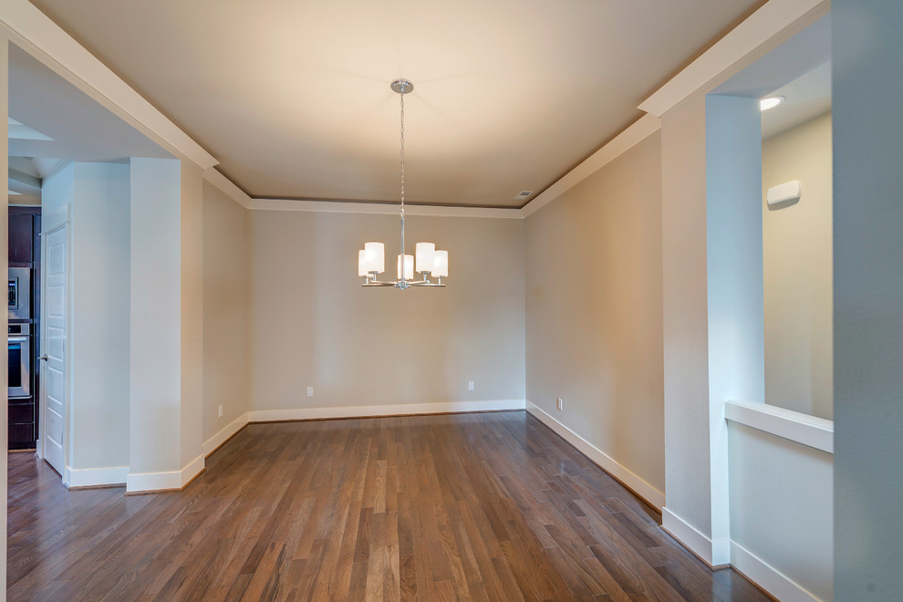 3. Dining room with crown molding / Suncadia - Contemporary - Dining ...
