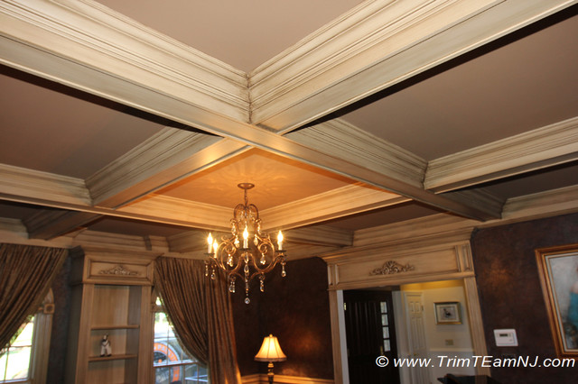 Coffered Ceilings and Beams - Classique - Salle à Manger - New York ...