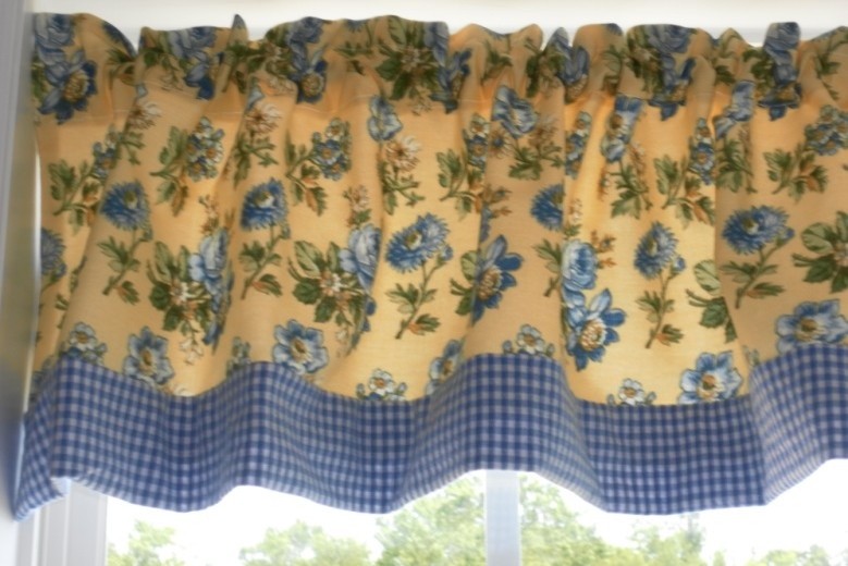 Country Cottage Window Valance - Traditional - Dining Room - Raleigh ...