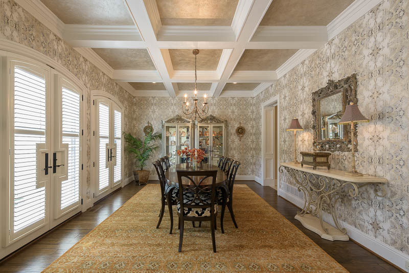 Dining room with coffered ceiling. - Clásico renovado - Comedor - Louisville - de Julie Sandman ...