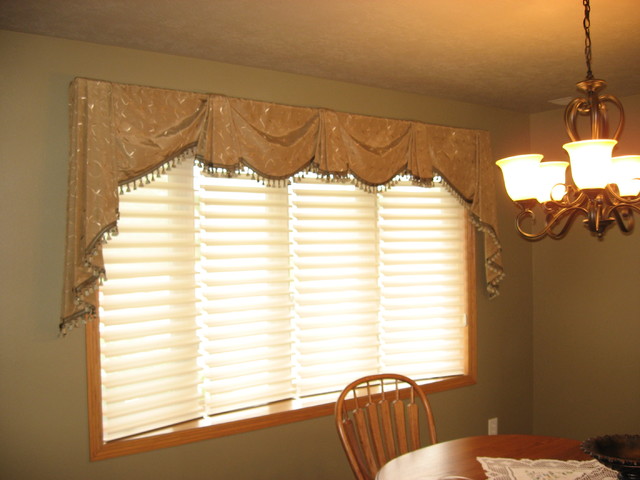 Formal Diningroom Valance on a bow window - Traditional - Dining Room ...