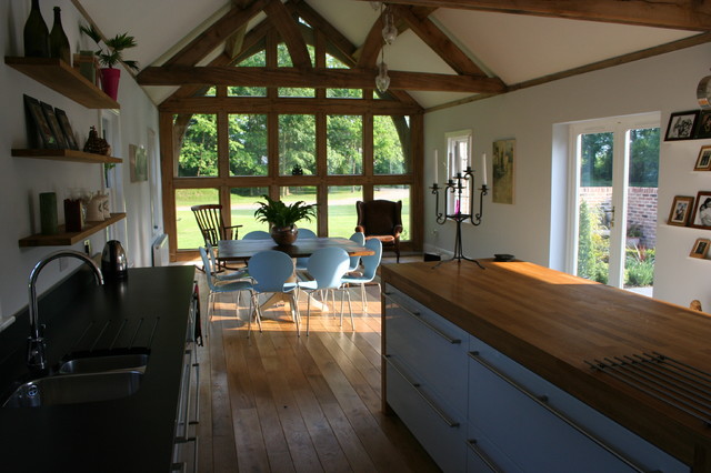 High gloss blue kitchen - Éclectique - Salle à Manger - Hertfordshire ...