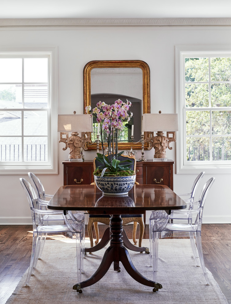 HIgh-Gloss Lacquered Cabinet Finishes in a Luxurious Home Bar and ...