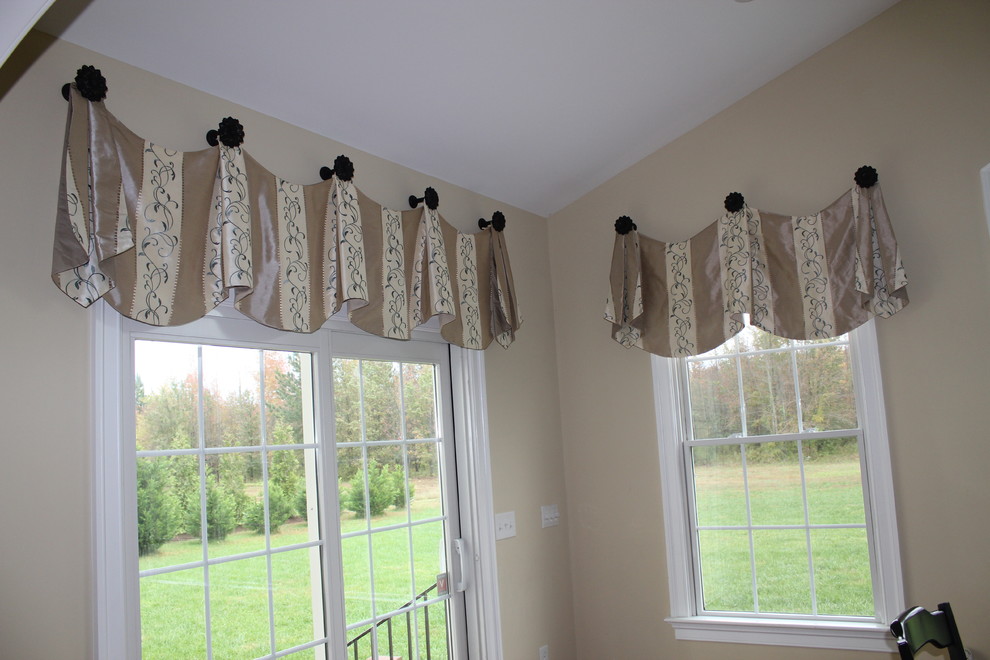 Informal Dining/Kitchen Area Window Treatment/Valances - Traditional ...