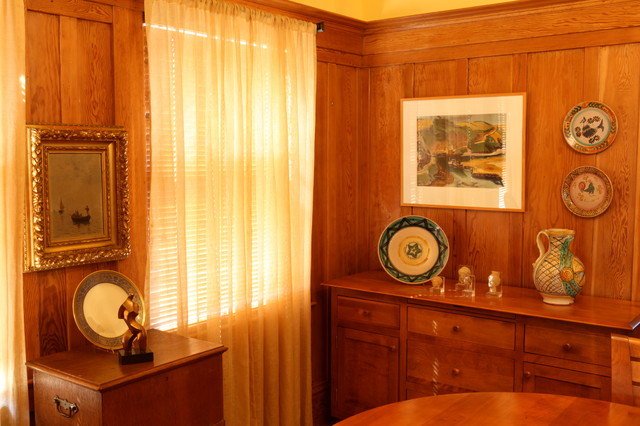 Original redwood paneling, burnished to a fiery glow - Estilo Craftsman ...