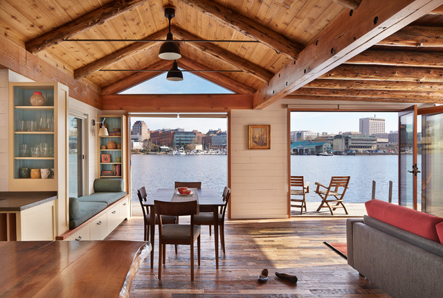 Houzz Tour: A Houseboat That’s Like a Woodsy Cabin on the Water