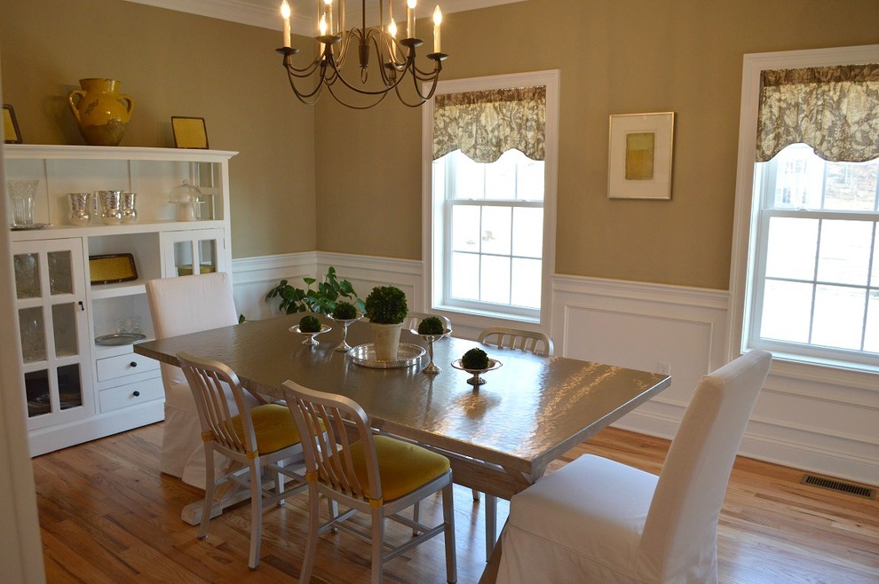 Traditional Dining Room with Modern Classic Look - Klassisch modern ...