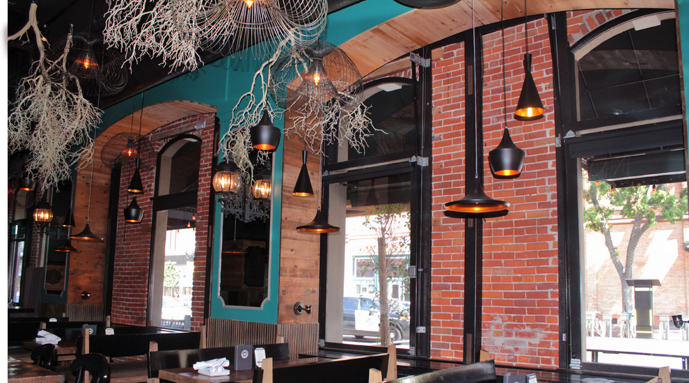 Windows with Pizzaz! Overhead glass doors for restaurants ...