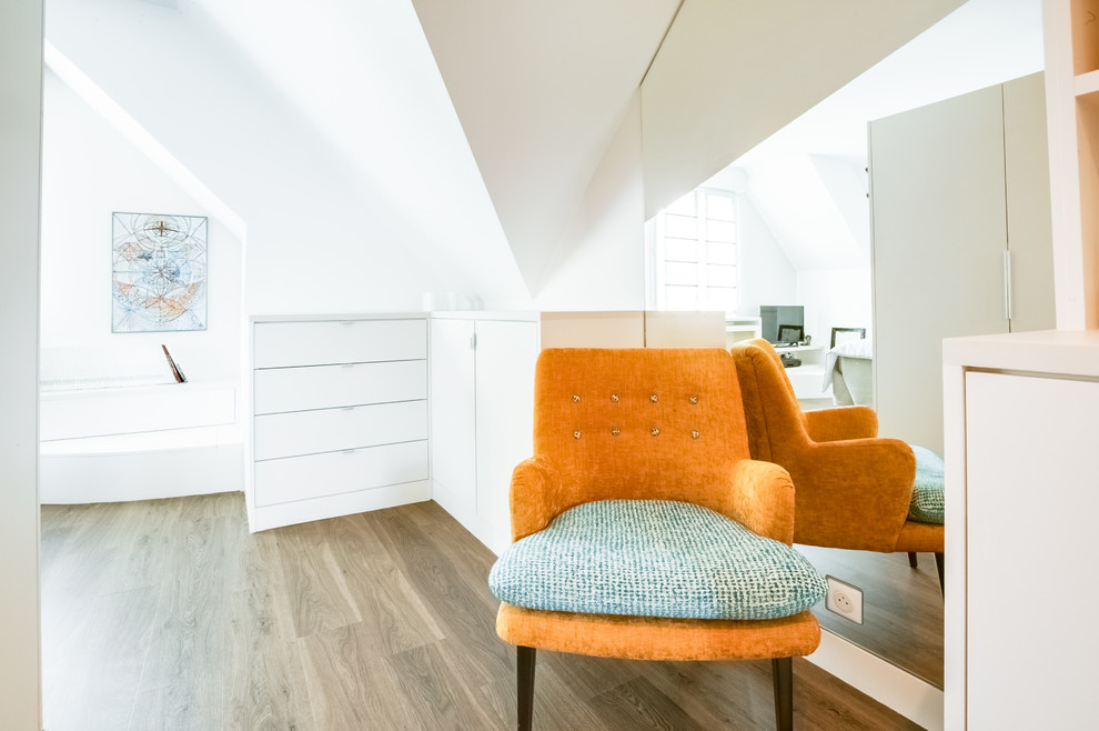 Suite parentale - Contemporary - Closet - Paris - by Design M&F | Houzz