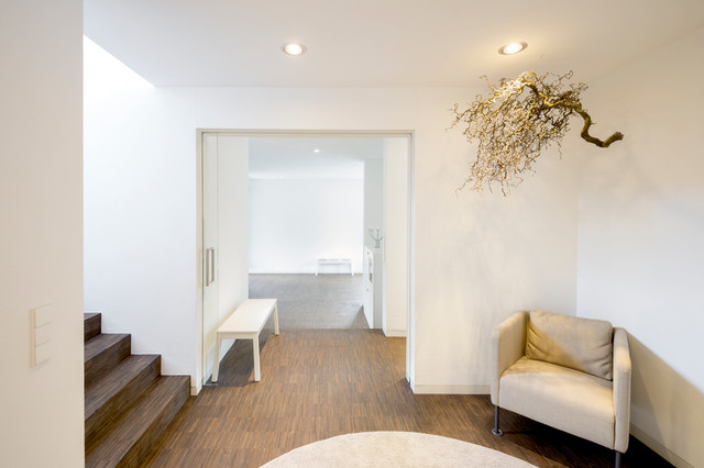Eingangsbereich mit Sessel und Sitzbank - Contemporary - Entrance ...