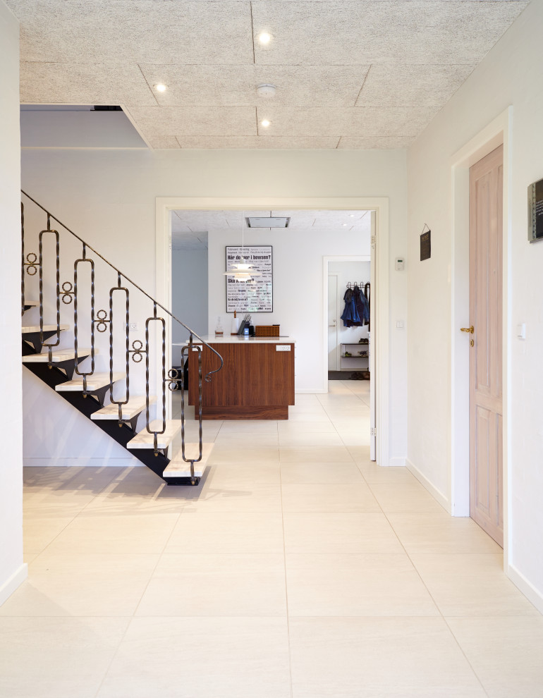 Renovering fra kælder til kvist - Modern - Entry - Aalborg - by ...