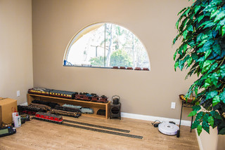 AFTER - Irvine - Window Over entry now in loft - Classique - Entrée ...