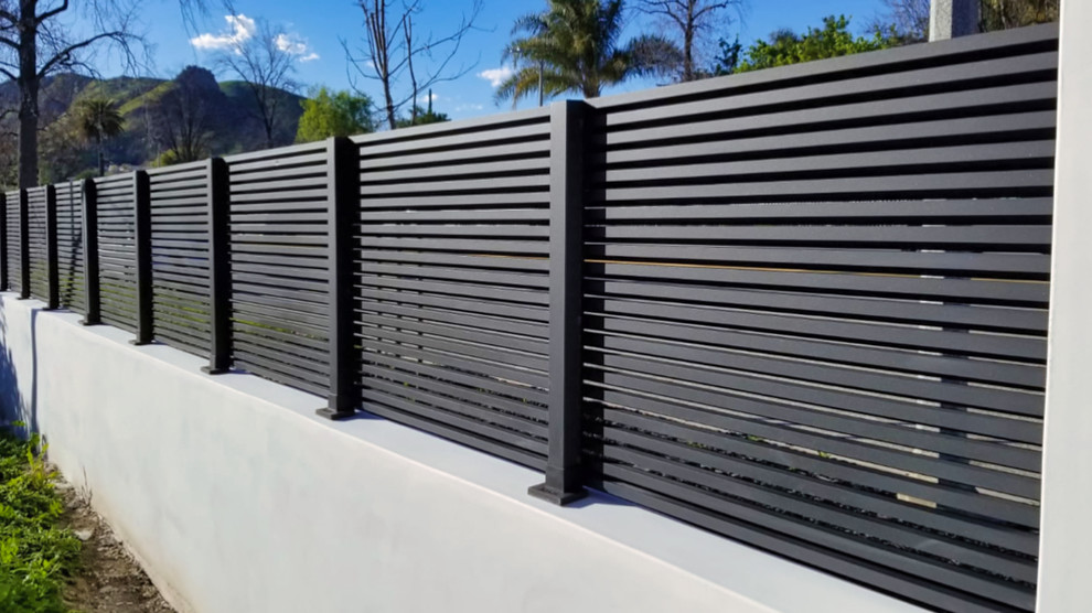Aluminum Fencing & Entry Gate Installation - Moderno - Entrada - Los ...