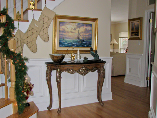 Arbor Field Manor Raised Panel Wainscoting - Classique - Entrée - New ...