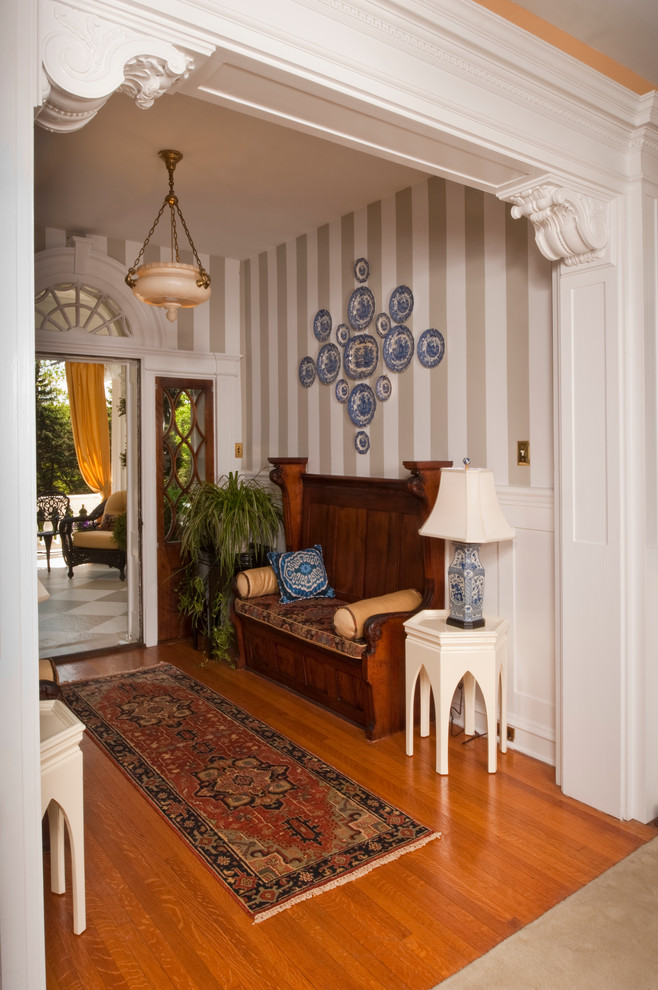 Balcony and Vestibule Stonebridge Mansion - Classique - Entrée ...