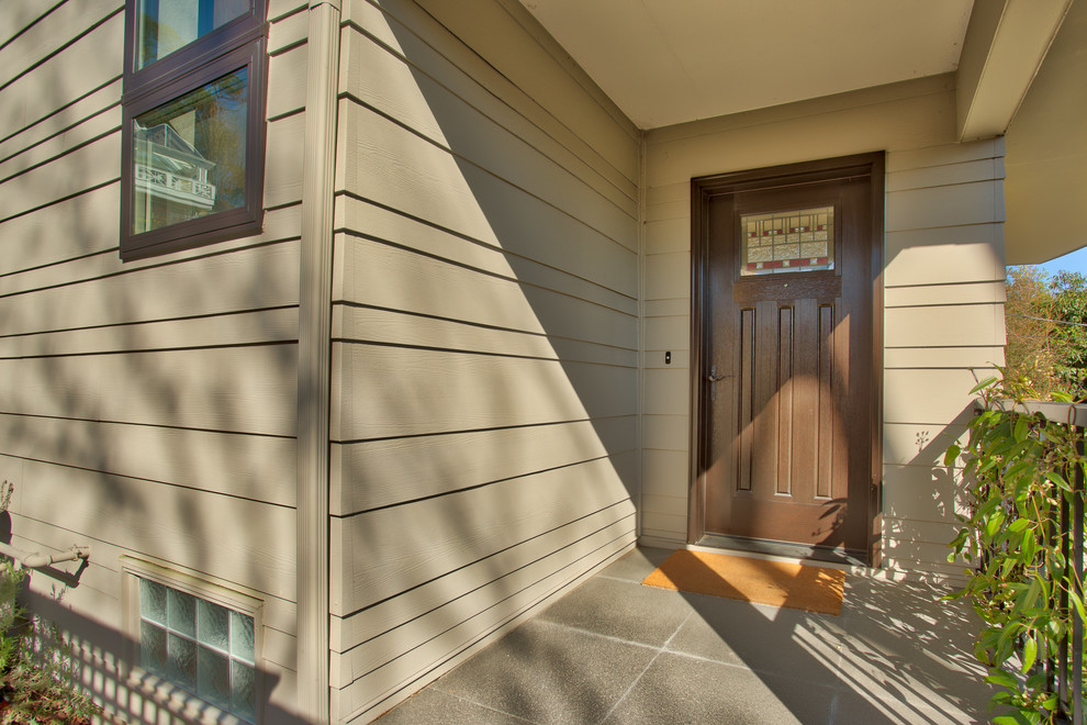 Beautiful entry with custom siding reveal - Moderne - Entrée - Seattle ...