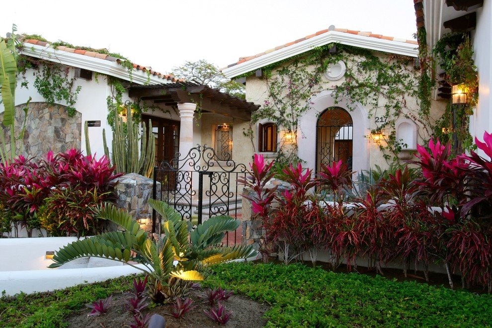 Courtyard Entry - Entry - Mexico City - by Guillermo Campos | Houzz