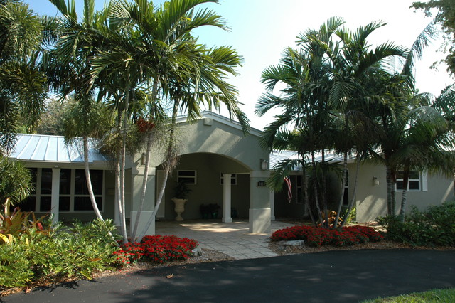 Covered Entry Feature-Keeping It Simple - Traditional - Entrance ...