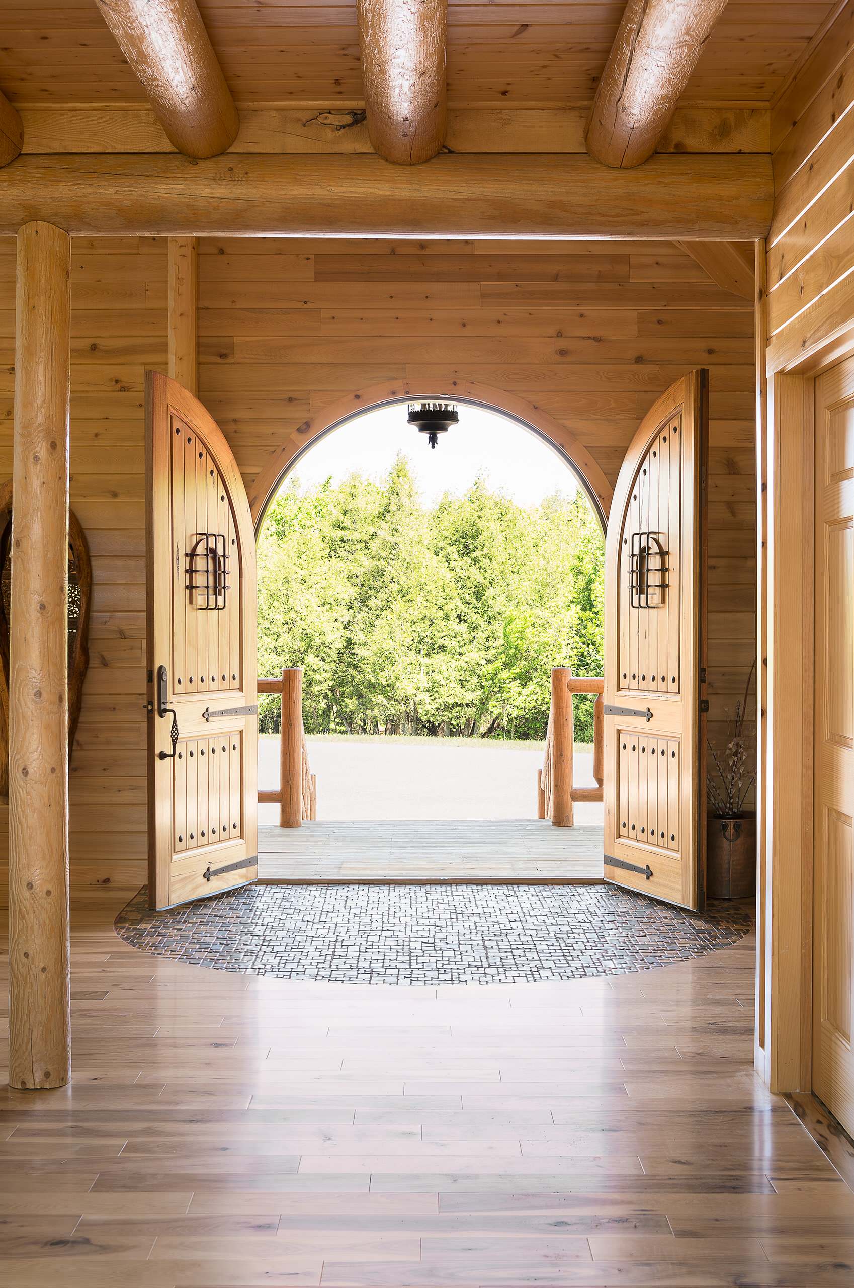 Log Home Driveway Entrances