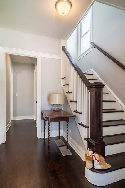Foyer/Stairs - Entrance - Chicago - by RAHokanson Photography | Houzz IE