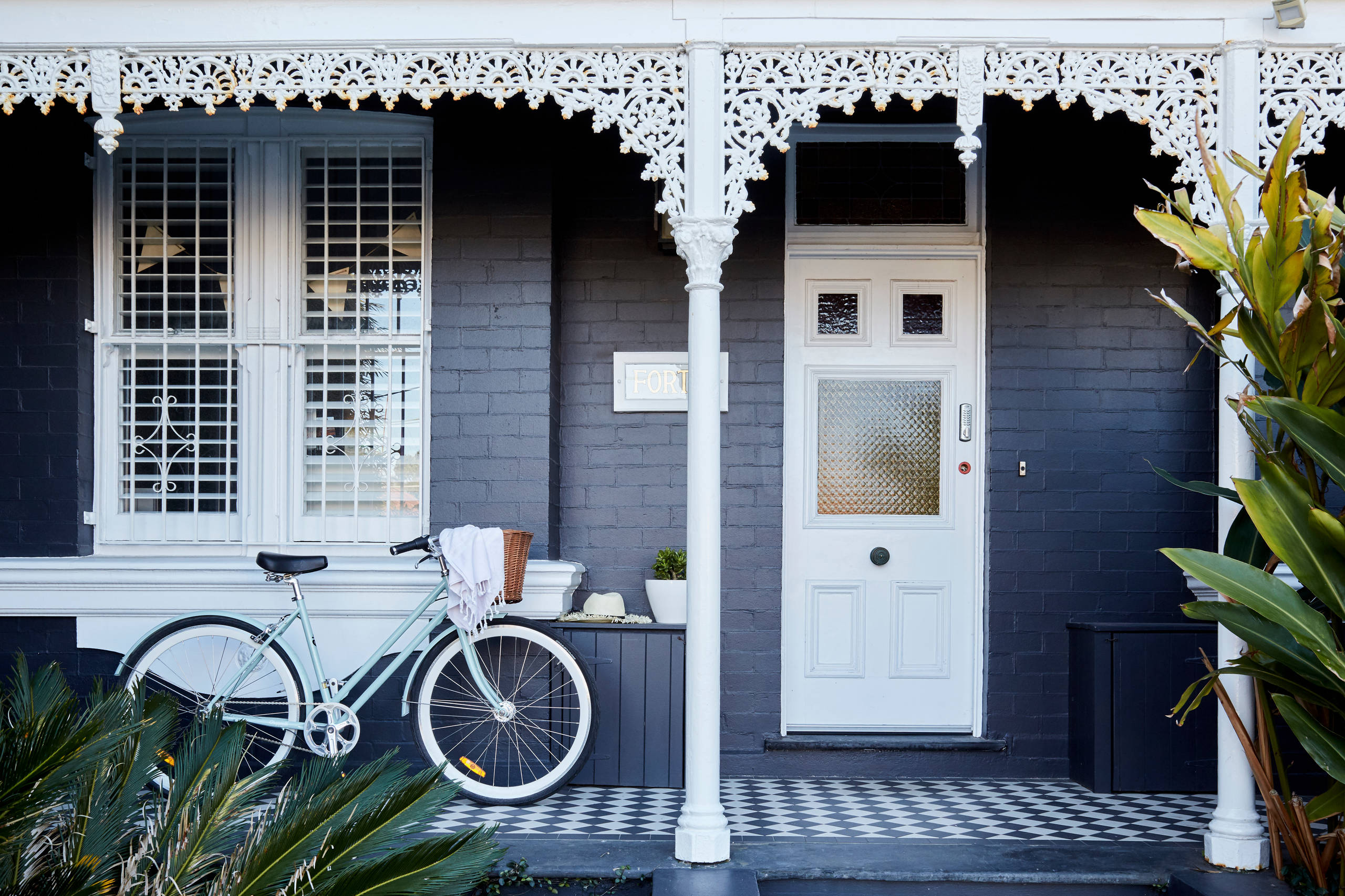 28 Beautiful Entrances That Make a Big Statement Too