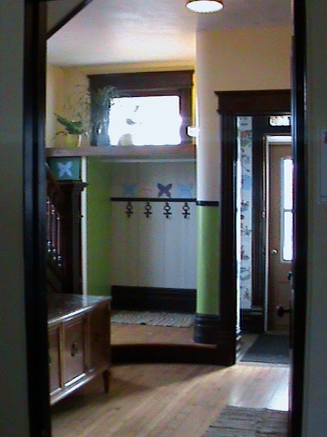 Front entry way to a home daycare - Ecléctico - Entrada - Otras zonas ...