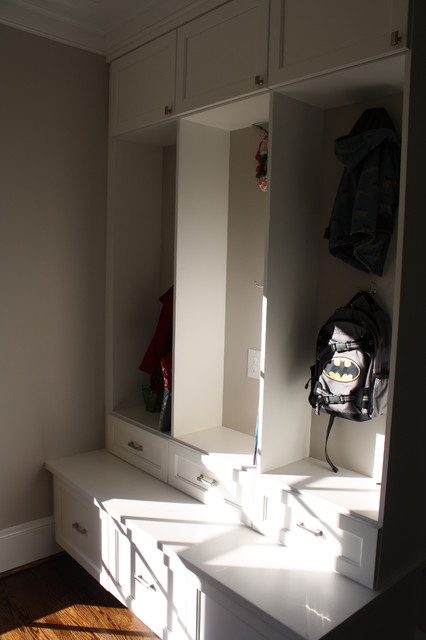 Great use of double lockers at rear entry mudroom - Éclectique - Entrée ...