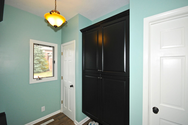 GuyCo - Hyacinth Attic Bedroom Conversion - Moderne - Entrée ...
