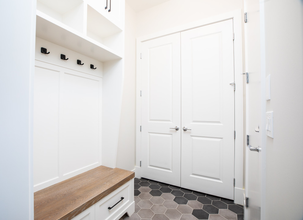 Modern Bungalow | Altadore: Mudroom - Campagne - Entrée - Calgary - par ...