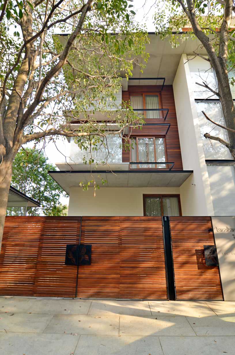 25 Strong Boundary Wall & Side Gate Designs