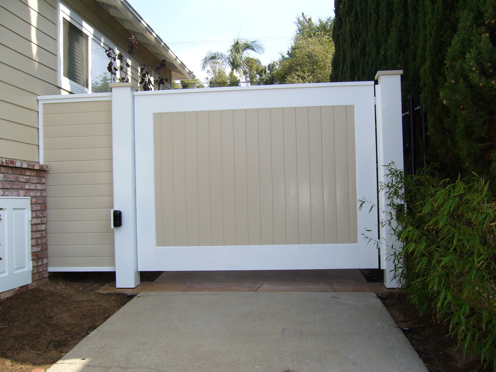 Painted wood automated driveway gate, Los Angeles - Traditional - Entry ...