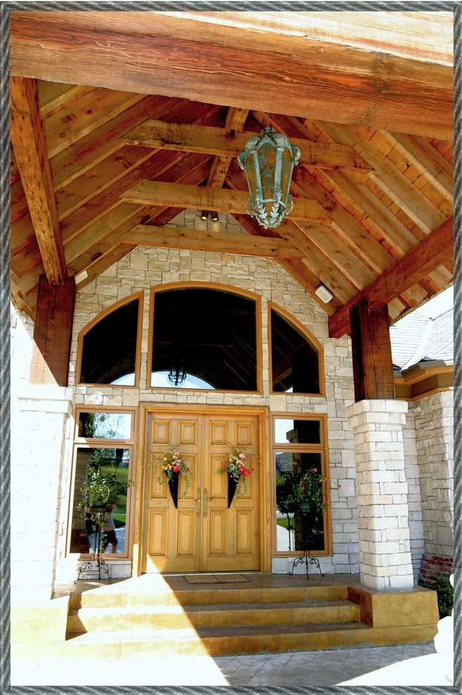 Rustic Lodge Front Entry Portico - Méditerranéen - Entrée - Autres ...