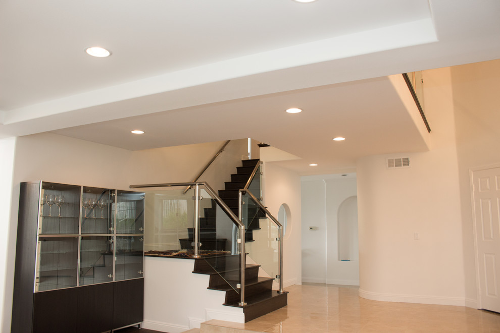 Soffit Lines Below the Loft Addition - Contemporáneo - Entrada - Los ...