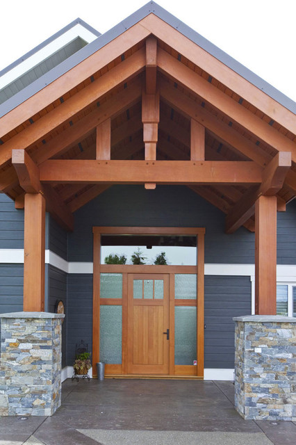 Timber Frame Entry with Custom Fir Door - Craftsman - Entrée ...