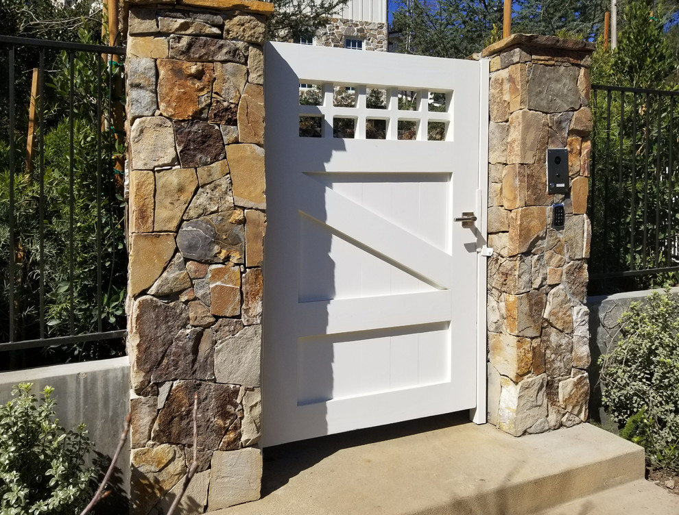 White Uphill Gate - Entry - Los Angeles - by MULHOLLAND BRAND | Houzz