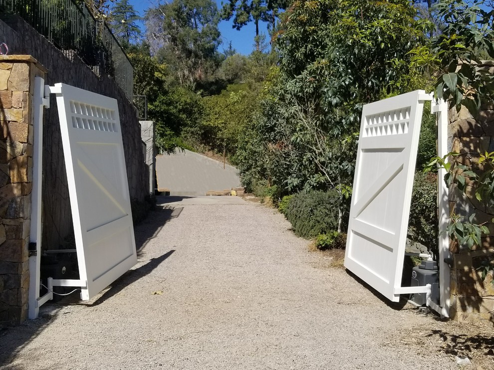 White Uphill Gate - Eclectic - Entry - Los Angeles - by MULHOLLAND ...