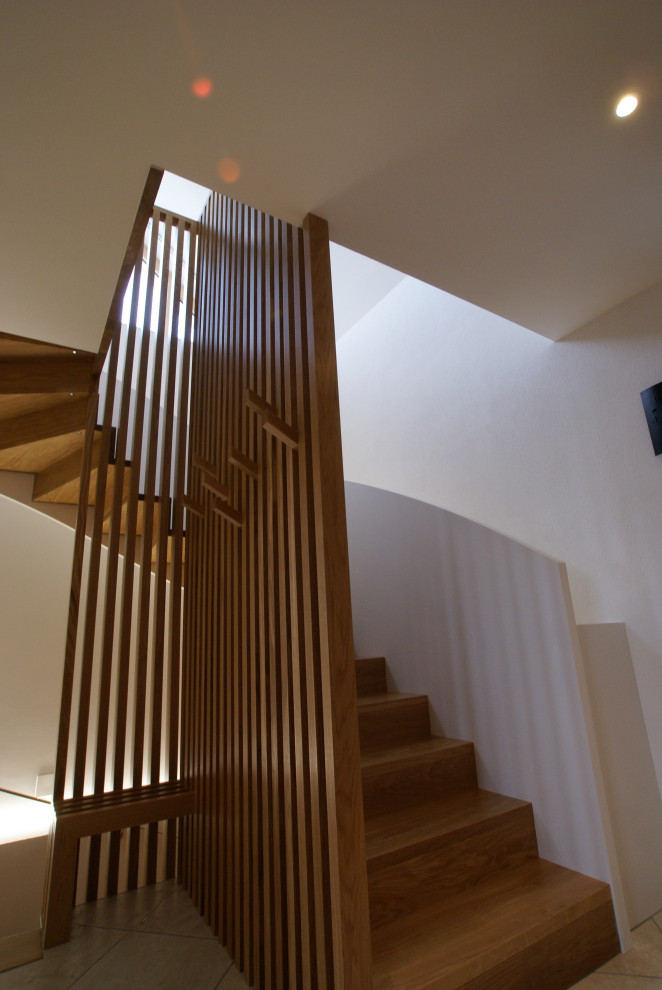 Escalier bois et son habillage toute hauteur - Moderne - Escalier ...