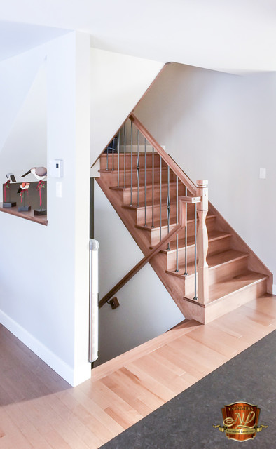 Escalier en érable avec marches nez carrés et contremarches - Staircase ...