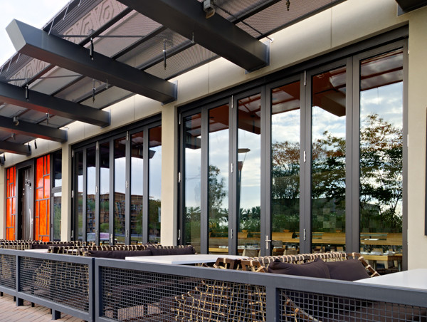 9500 Series Bi-Fold Doors & Windows - Contemporain - Façade - Phoenix ...