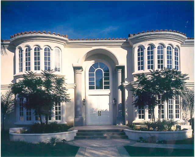 A Los Angeles Custom Home by Mega Builders - Méditerranéen - Façade ...